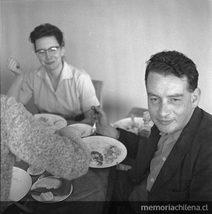 Sergio Vodanovic junto a su mujer Betty Johnson, 1966 - Memoria Chilena ...